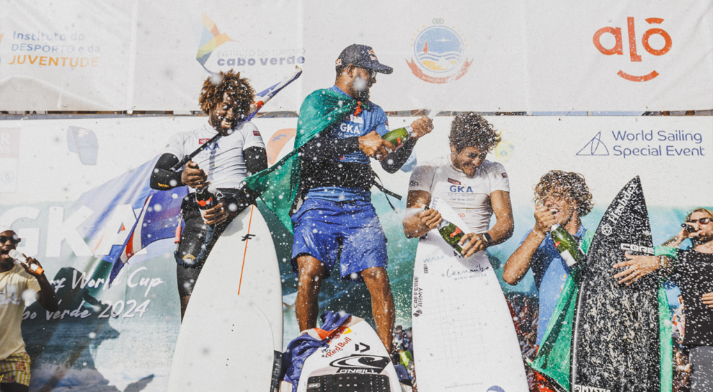 Moona Is Perfect, Mitu Remains Legendary. - F-ONE